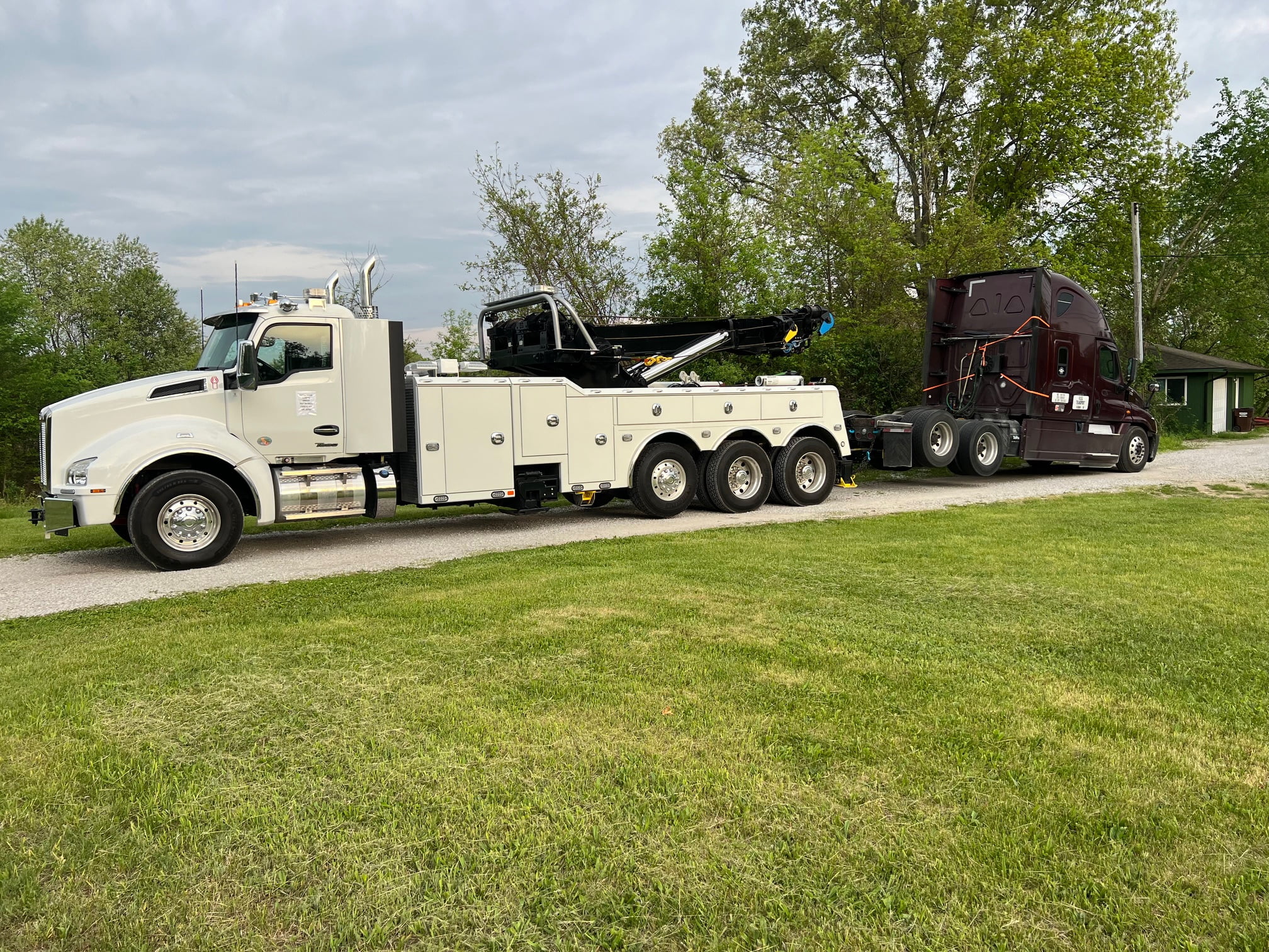 Heavy Recovery | Nationwide Towing & Heavy Duty Semi Truck Wrecker